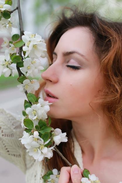 Premium Photo Woman Smell Tree Flower