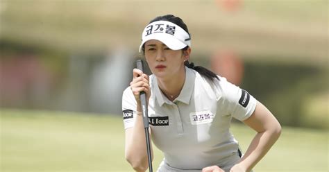 [mhn포토] 이세희 살피고 또 살핀다