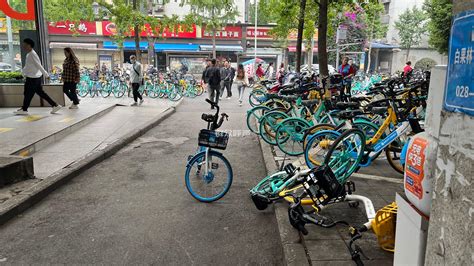 共享单车三轮车乱停乱放堵塞小区唯一通道 问政成都市金牛区 四川群众呼声 四川省网上群众工作平台 金牛区委书记