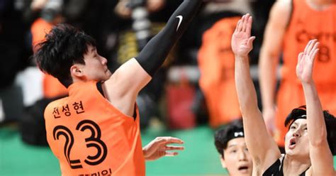 사이먼 빠진 캐롯 그래도 전성현 있다…31점 대폭발로 승부 마침표