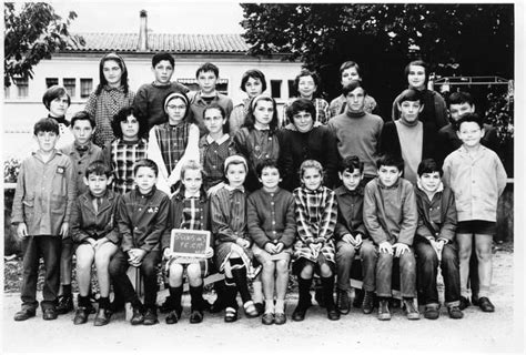 Photo De Classe Primaire De 1966 Ecole Du Champ De Foire Saint Genis