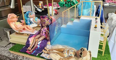 Up To Off Rainbow High Dolls Playsets On Amazon Color Change Pool Beach Club Only