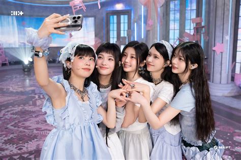 Illit ‘debut Show [behind] Kpop Girl Groups Kpop Girls Korean Girl