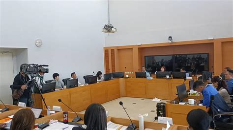 用餐或續審預算？中市議會爆衝突 他丟資料到主席台 政治 中時