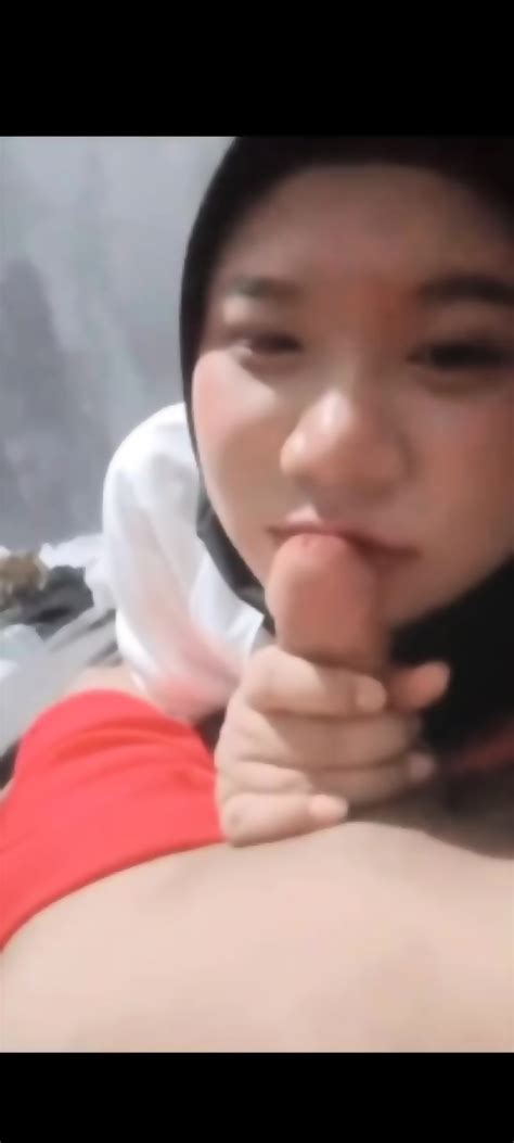 Santriwati Sepong Kontol Pacar