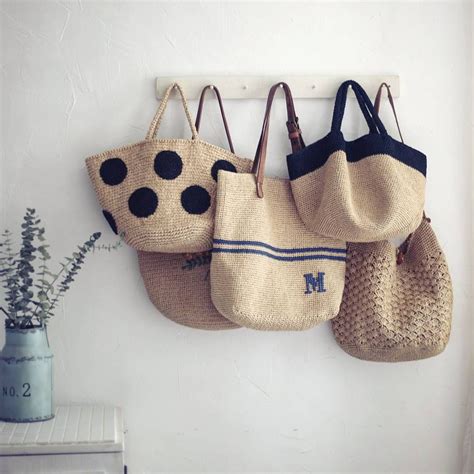 겨우내 상자에 두었던 여름 가방들을 꺼냈다 돌아오는 월요일 예정대로 빈티지 시리지 배송을 마쳤으면 바로 샘플작업 들어가려고 했는데브라질에서 실이 올 때까지는 맘이