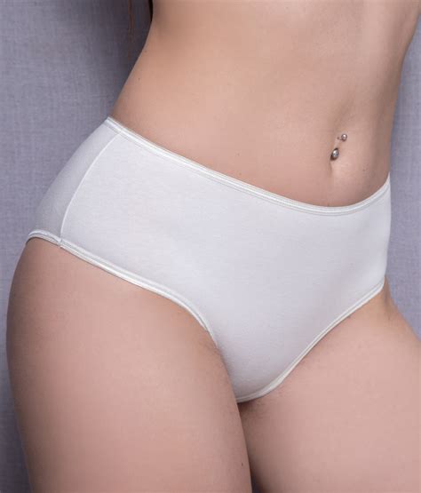 Tiro Corto Lucia Lenceria Moda