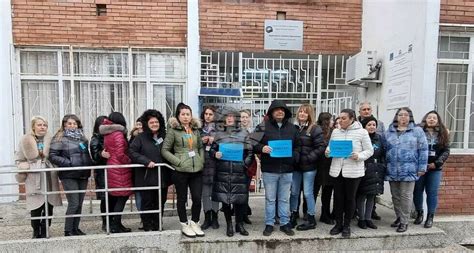 Социални работници от Силистра излязоха на едночасова предупредителна стачка Утро