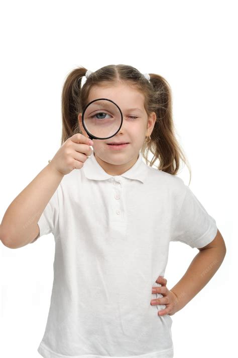 Premium Photo Girl With Magnifying Glass