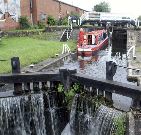 Leeds And Liverpool Canal The Yorkshire Side