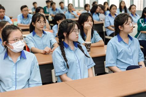 H N H C Sinh Thpt Tham Gia Ch Ng Tr Nh Tr I Nghi M Kh M Ph Ti M N Ng C Ng Ueh