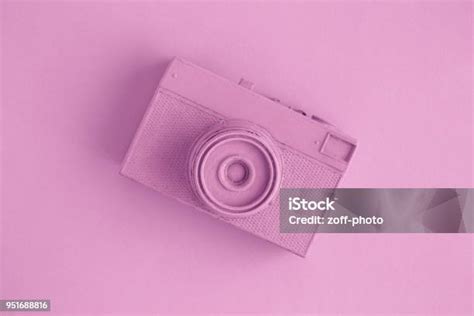 빈티지 필름 아날로그 사진 카메라의 플랫 누워 장미 초현실주의 예술 개념에 색깔 개념에 대한 스톡 사진 및 기타 이미지 개념 단순함 단일 객체 Istock