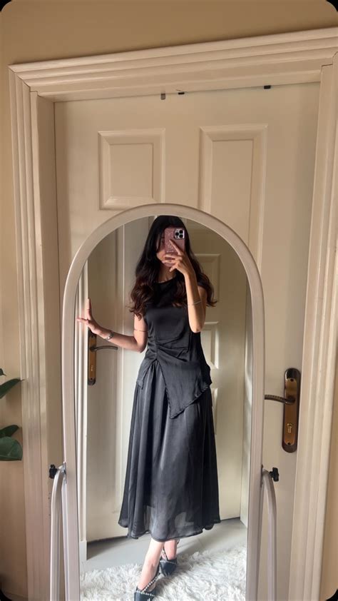 A M N A ‎بنات توفرت العباية بلون اسود🖤🖤 تجي تلث قطع عباية وشال وحزام