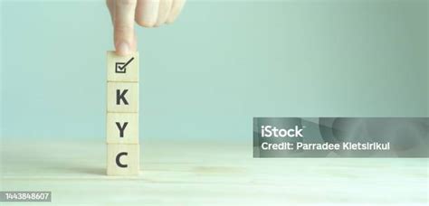 Kyc 고객을 알아라 고객의 신원을 확인하는 비즈니스 개인 금융 데이터에 액세스하기위한 클라이언트 인증 생체 인식 보안 디지털 사이버 범죄에 대한 디지털 기술 Know