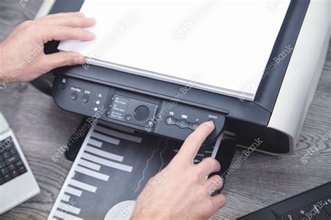 Man Copying And Scanning Documents In Office 이미지 1309088302 게티이미지뱅크