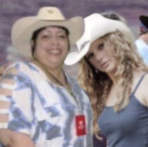 Taylor Swift Corcunda