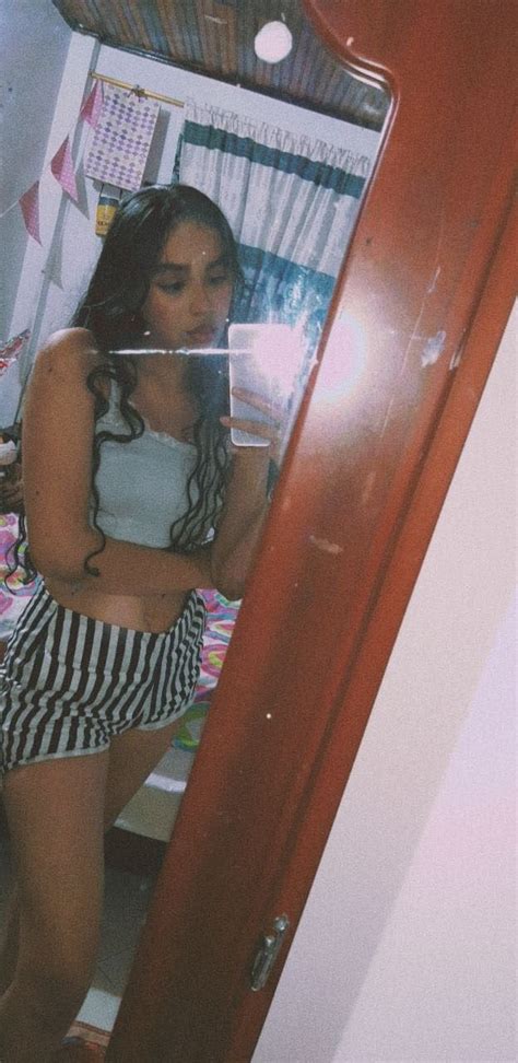 Mirror Selfie R Croptopgirls