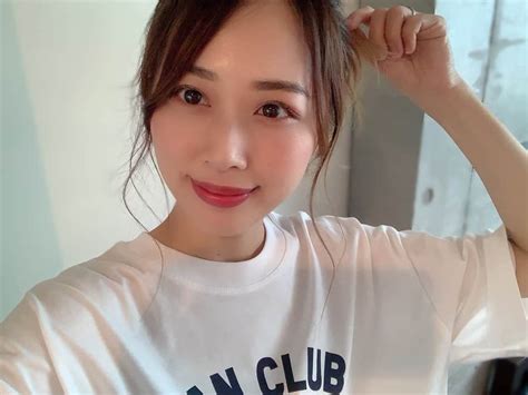 Yurikaさんのインスタグラム写真 Yurikainstagram 「💛at Home🌏💕 今日はクルッと高い位置でお団子に結んで