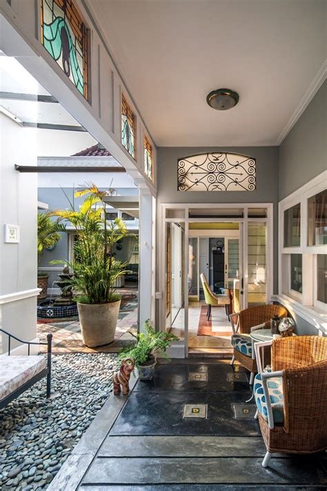 Rumah Bergaya Kolonial Asrinesia