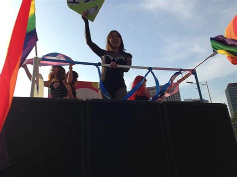 퀴어퍼레이드 후기 서울 하늘에 펄럭인 트랜스젠더 깃발 트랜스젠더 인권단체 조각보