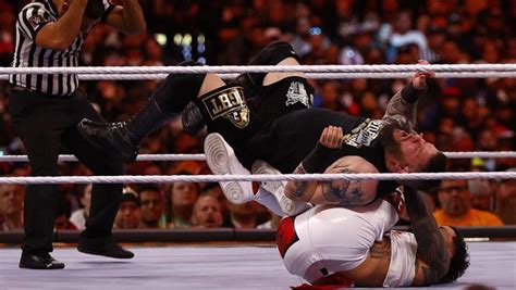 ۱۰ سوپر استار زن و مرد دنیای کشتی کج Wwe که بیشترین دستمزد را می گیرند