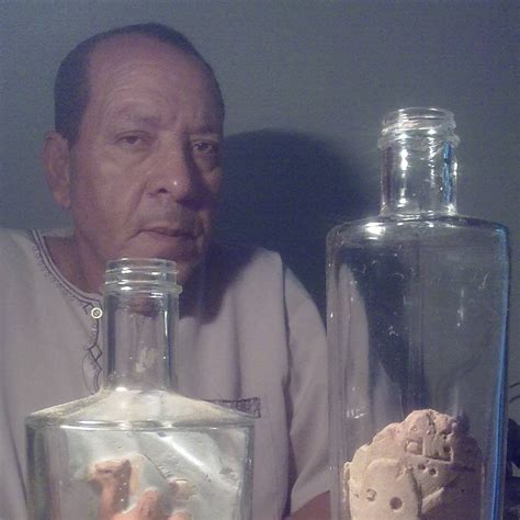 مجدي الجمل النحت داخل الزجاج