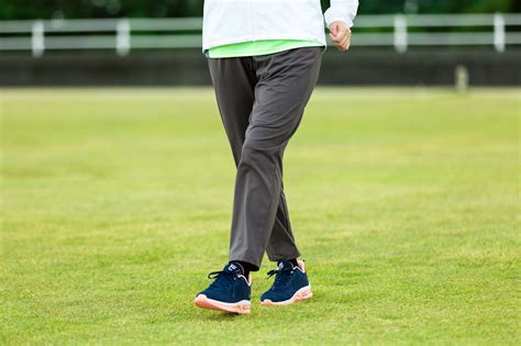 무릎통증 줄이는 올바른 무릎보호대 착용법