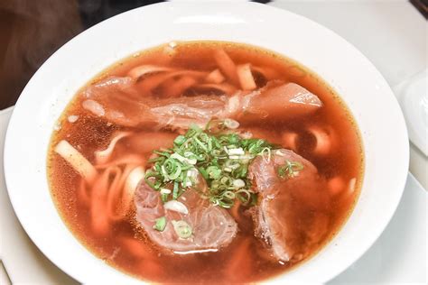 米其林必比登推薦東區美食天下三絕頂級牛肉麵 生日壽星贈送豬腳麵提早預約長輩最愛 ELSA菲常好攝