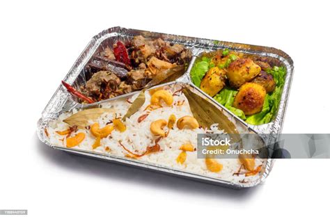 식품 따뜻한 알루미늄 호 일 직사각형 일회용 소포 도시락 상자 태국과 중국식 식사는 배달을 빼앗아가십시오 450ml 3 부분 호일 컨테이너 도시락 음식 상자 상단보기 흰색
