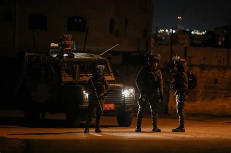 استشهاد ثلاثة فلسطينيين وإصابة مستوطن بعملية إطلاق نار جنوب الخليل