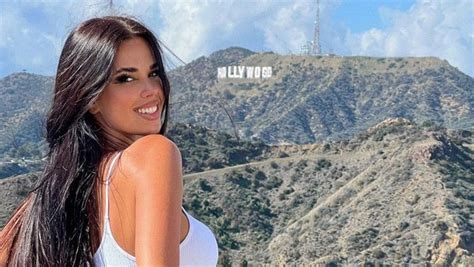 Potret Liburan Ivana Knoll Suporter Kroasia Paling Hot Di Piala Dunia