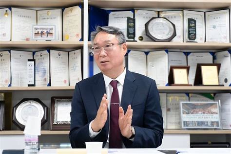 회사 성장 비결 간단하죠”성과 좋은 직원에 연봉 만큼 성과급 준 Ceo