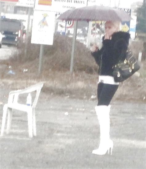 Prostituta Di Strada Puttane Da Strada Porno Foto Xxx Foto Immagini Sesso 1835238 Pagina 15