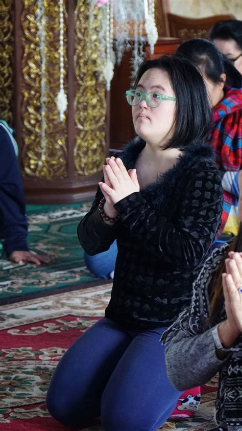 วันอาสาฬหบูชา วันนี้คือวันสำคัญทางพุทธศาสนา กุ๊งกิ๊ง ชวนทุกท่านไปไหว้พระ เวียนเทียนกันนะคะ