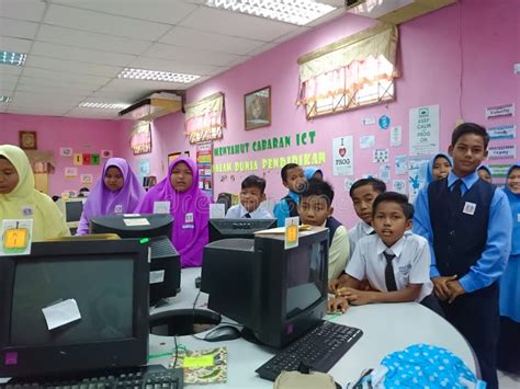 Classroom In Computer Laboratory Editorial Image Image Of Teaching Babe 110991525