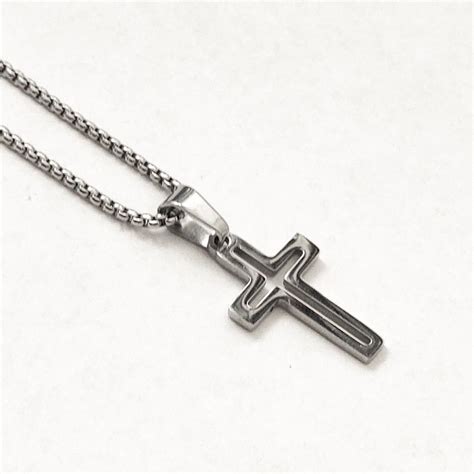 Colar cruz Keltz Acessórios Colares Anéis e Mais