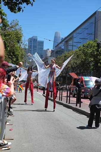 Lustige Feierlichkeiten Der San Francisco Pride Parade 2022 Entlang Der