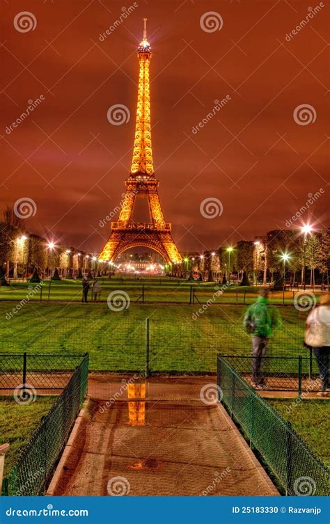 Eiffel Tower By Night Editorial Image Image Of Refletion