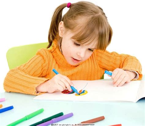画画的漂亮小女孩 儿童 幼儿 宝贝 孩子 可爱 小学生主题 儿童幼儿
