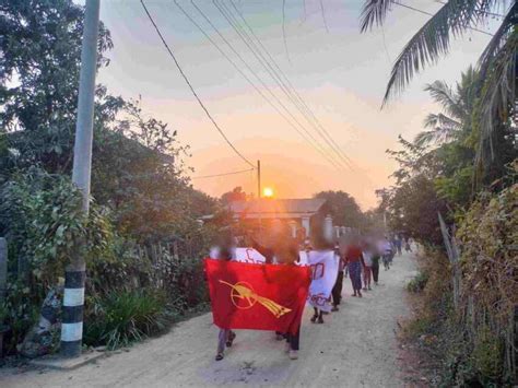 ကယ်တင်ရှင်မရှာ ဒို့ကျေးရွာ သပိတ် စစ်ကြောင်း ဖက်ဆစ် စစ်တပ် တော်လှန်ရေး ချီတက် ဆန္ဒပြ Khit Thit