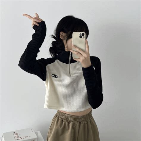 3컬러 레터링 크롭 영문 자수 배색 나그랑 골지 반집업 카라 저지 니트 에이블리