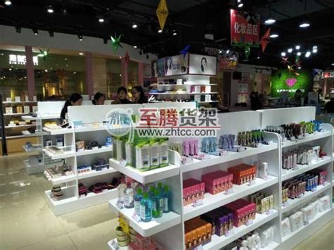嘉兴玖遇进口时尚馆精品货架图片集