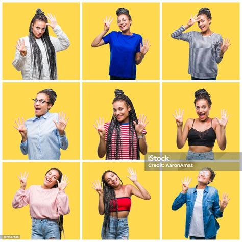 콜라주 및 손가락으로 가리키는 노란색 고립 된 배경 위에 아름 다운 꼰된 머리 아프리카계 미국인 여자의 자신감과 행복 미소 동안