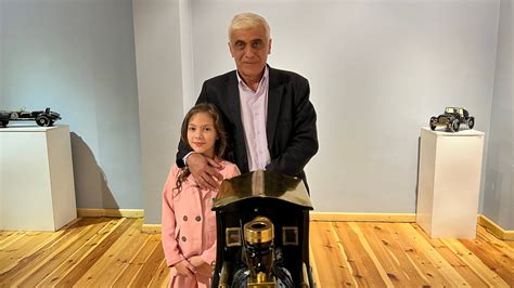 ძველი საკერავი მანქანებისგან შექმნილი უნიკალური ნამუშევრები ვაჟა ხაჩიურის პერსონალური გამოფენა