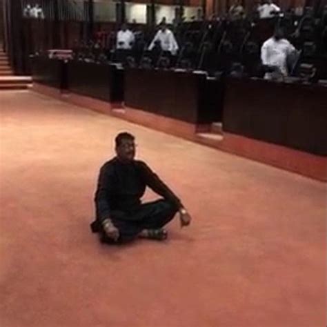 ධීවර ගැටළු වලට විසඳුම් ඉල්ලා දිලීප් වෙදාආරච්චි සභා ගැබ මැද වාඩිවෙයි Ada Online