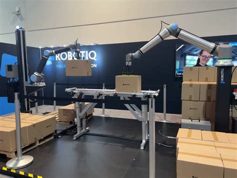 Universal Robots On Linkedin Robotiqs Pe20 Palletizing System At Pack Expo