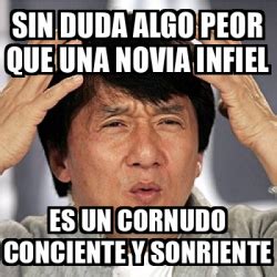 Meme Jackie Chan Sin Duda Algo Peor Que Una Novia Infiel Es Un Cornudo Conciente Y Sonriente