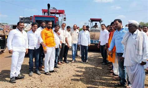 Sandeep Kshirsagar Personally Stands On Road For Repaire Highway Beed