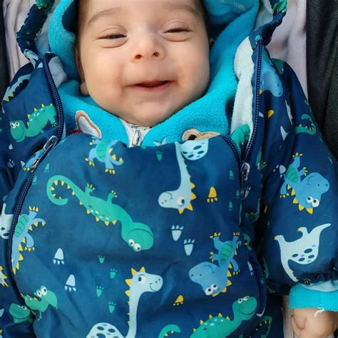 Една шепа любов Дъщеря им изчезна през 1990 та точно Facebook