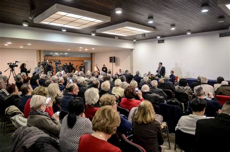 Премиерот Заев на дебата во организација на Сојузот на борците на РМ Пред македонското знаме во